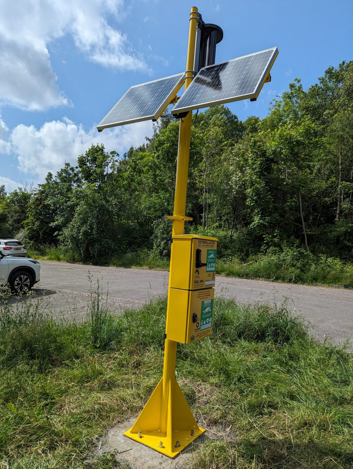 Solar & Wind Powered AED Defibrillator Cabinet with optional full remo ...